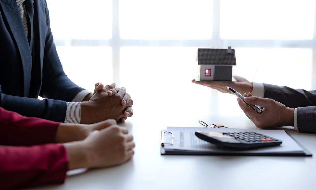 What is the Difference Between Real Estate Agent vs. Broker?